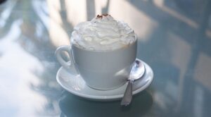 Using Heavy Whipping Cream In Coffee (Recipe + Guide)
